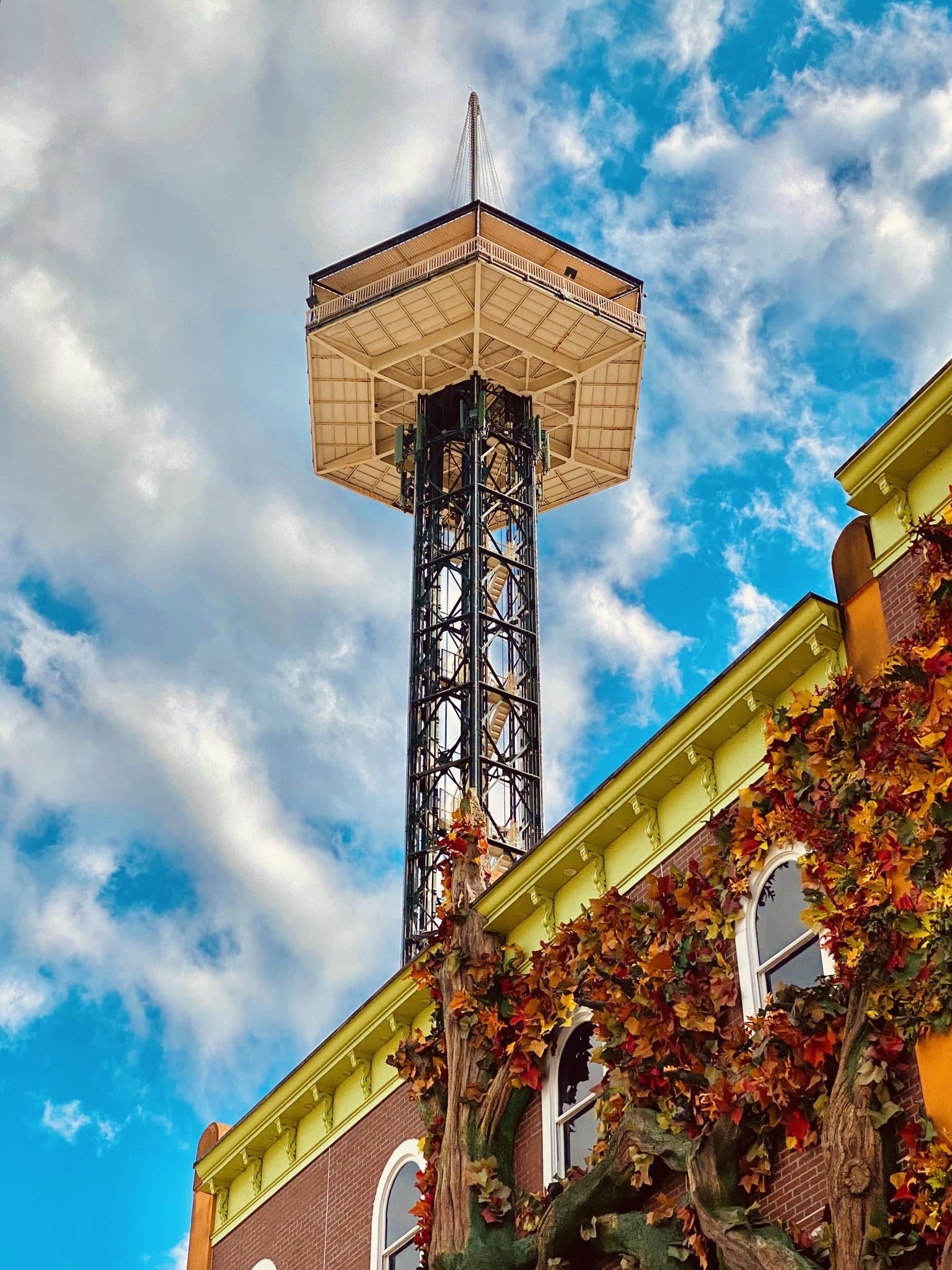 The Ultimate Guide to Visiting the Gatlinburg Space Needle - Explore ...